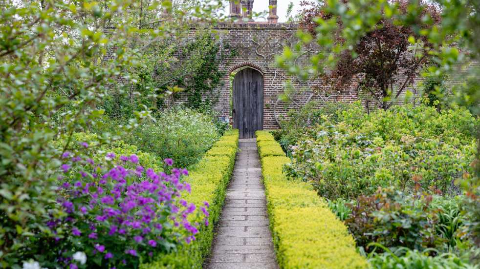 The UK’s best spring gardens chosen by Gardeners' World Adam Frost ...
